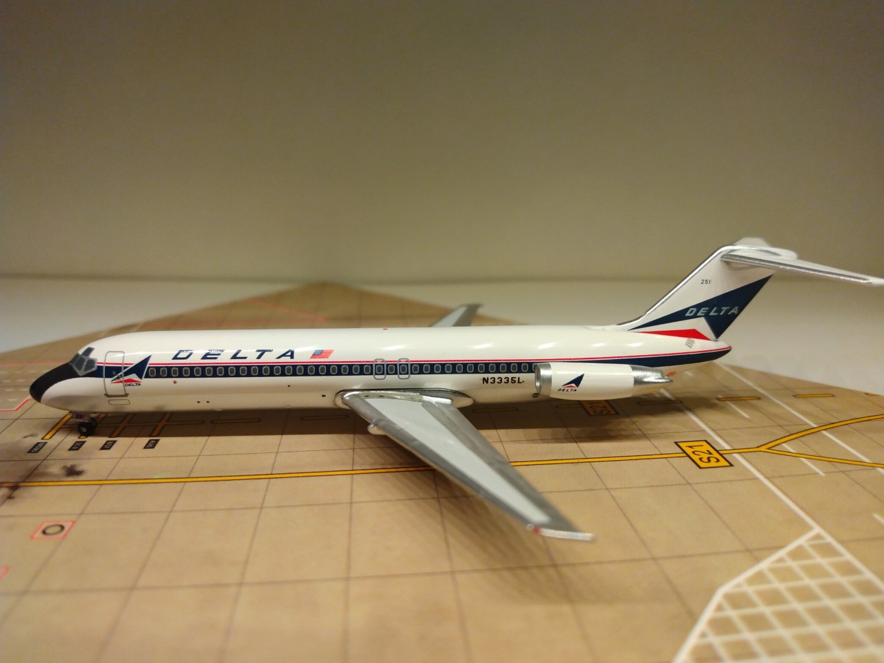 Delta DC-9-32 1982 N3335L L.jpg | MAF - Model Airliner Forum