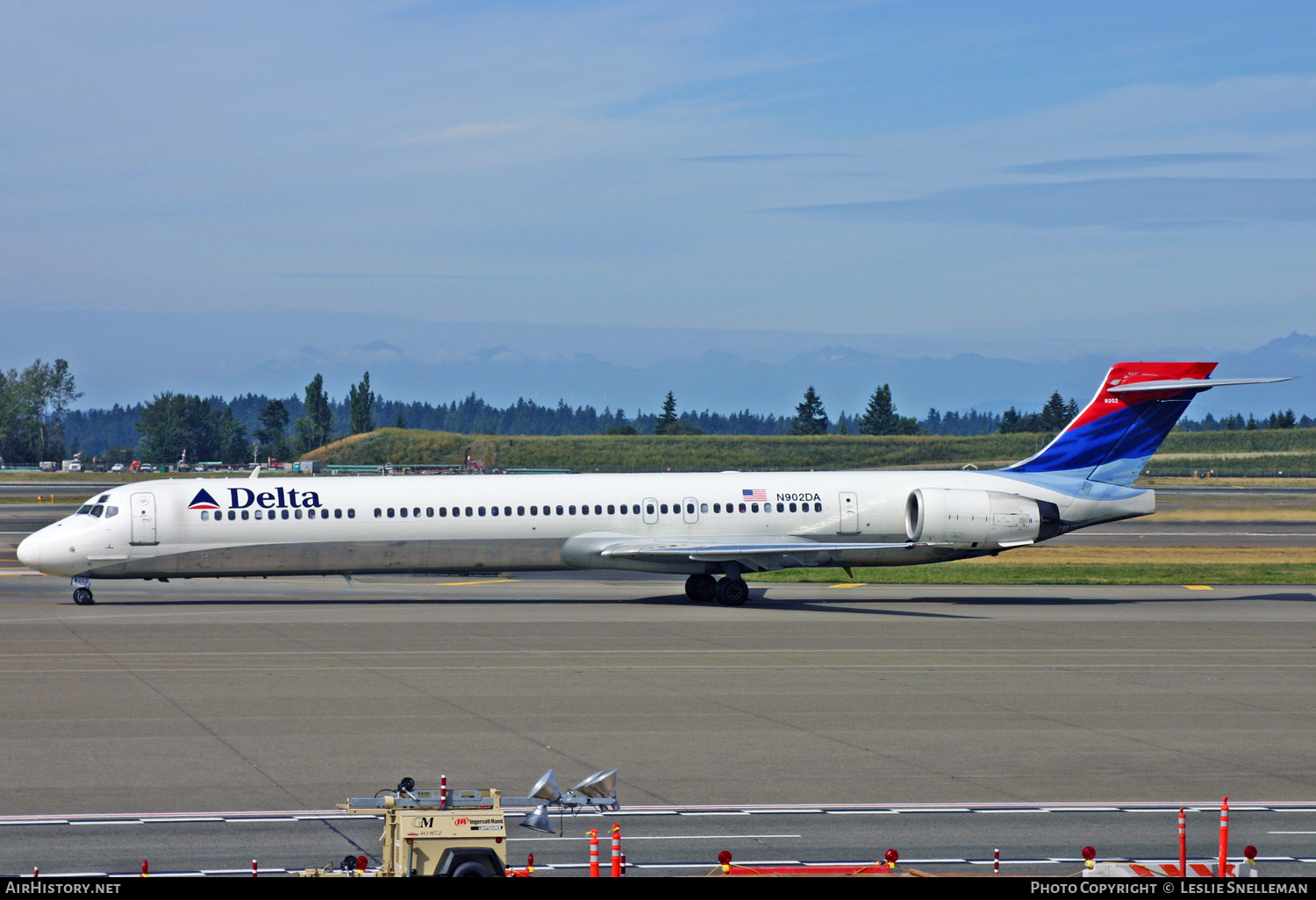 Delta MD-90-30 N902DA 2000.jpg | MAF - Model Airliner Forum