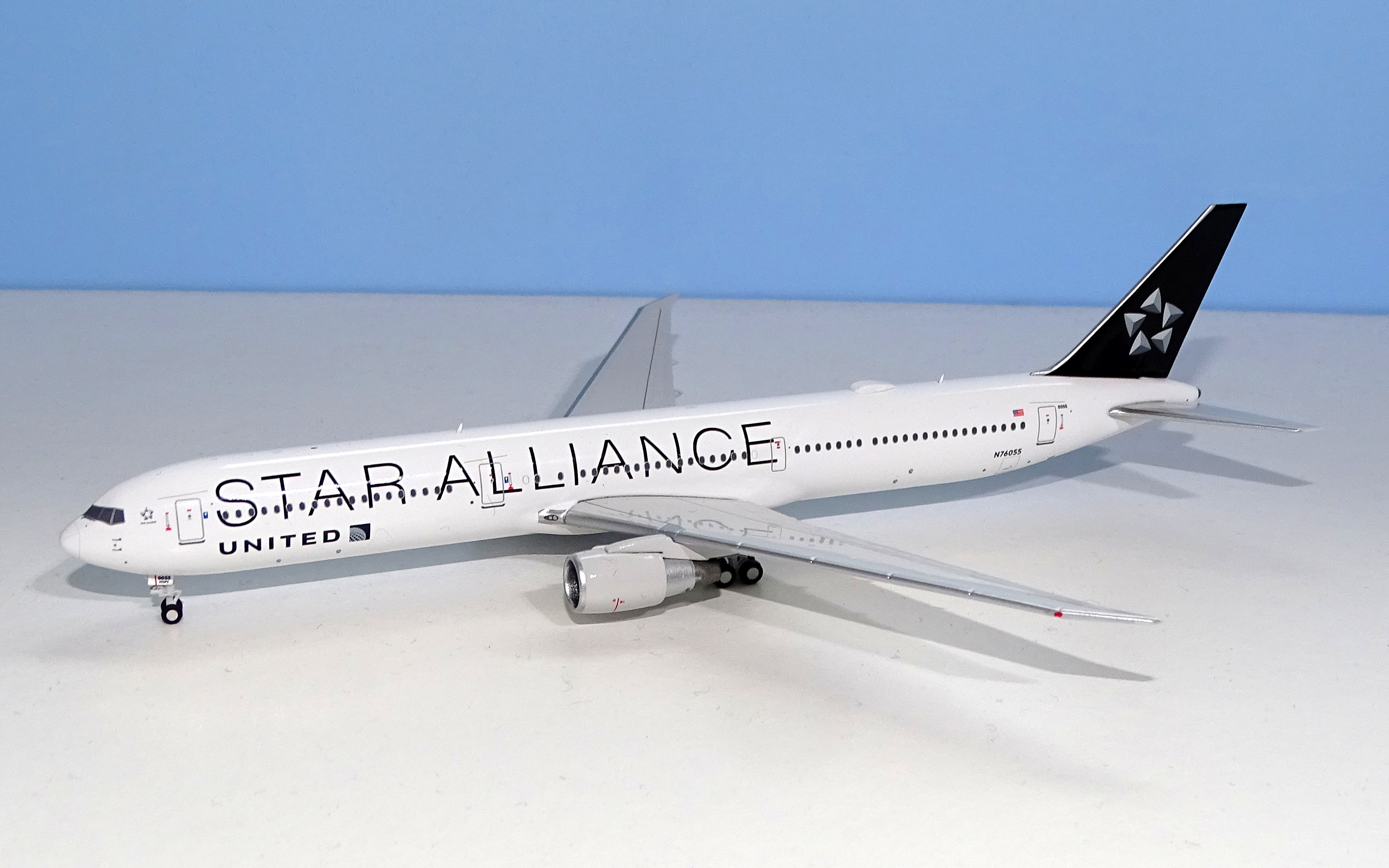 UA_B764_02.JPG | MAF - Model Airliner Forum